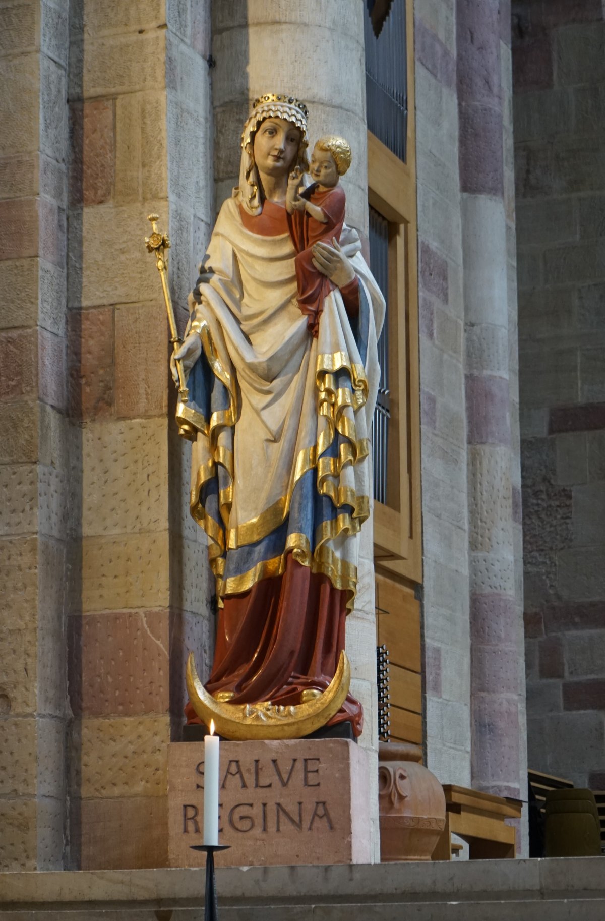 ロマネスク様式の皇帝の大聖堂｜J plus S