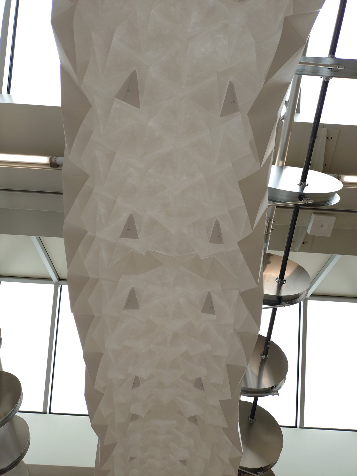 生命のつながりを形にする、アナ・オースティング～Ana OostingBreaking Waves at Beelden aan Zee in ...