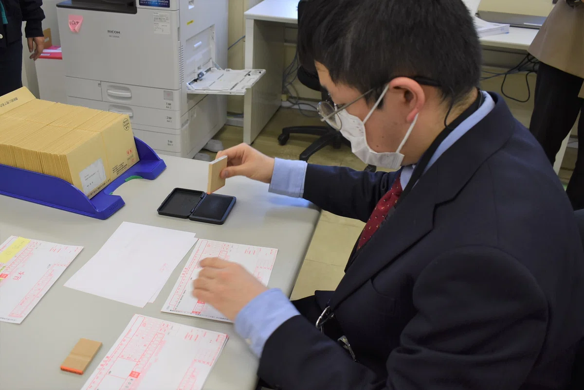 【職員に密着】vol.6 持てる力を発揮し貢献！障がい者就労グループ〈JOB LABO〉～事務補助 編～｜青森みちのく銀行