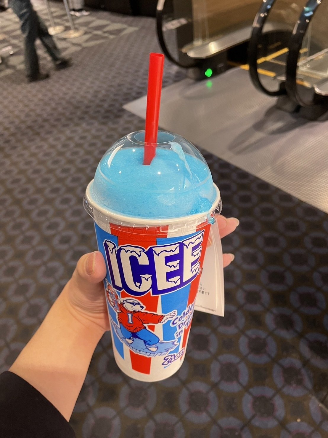 アメリカからはるばるやってきたデザートドリンクICEE(アイシー)飲んでみた｜佐藤七変化
