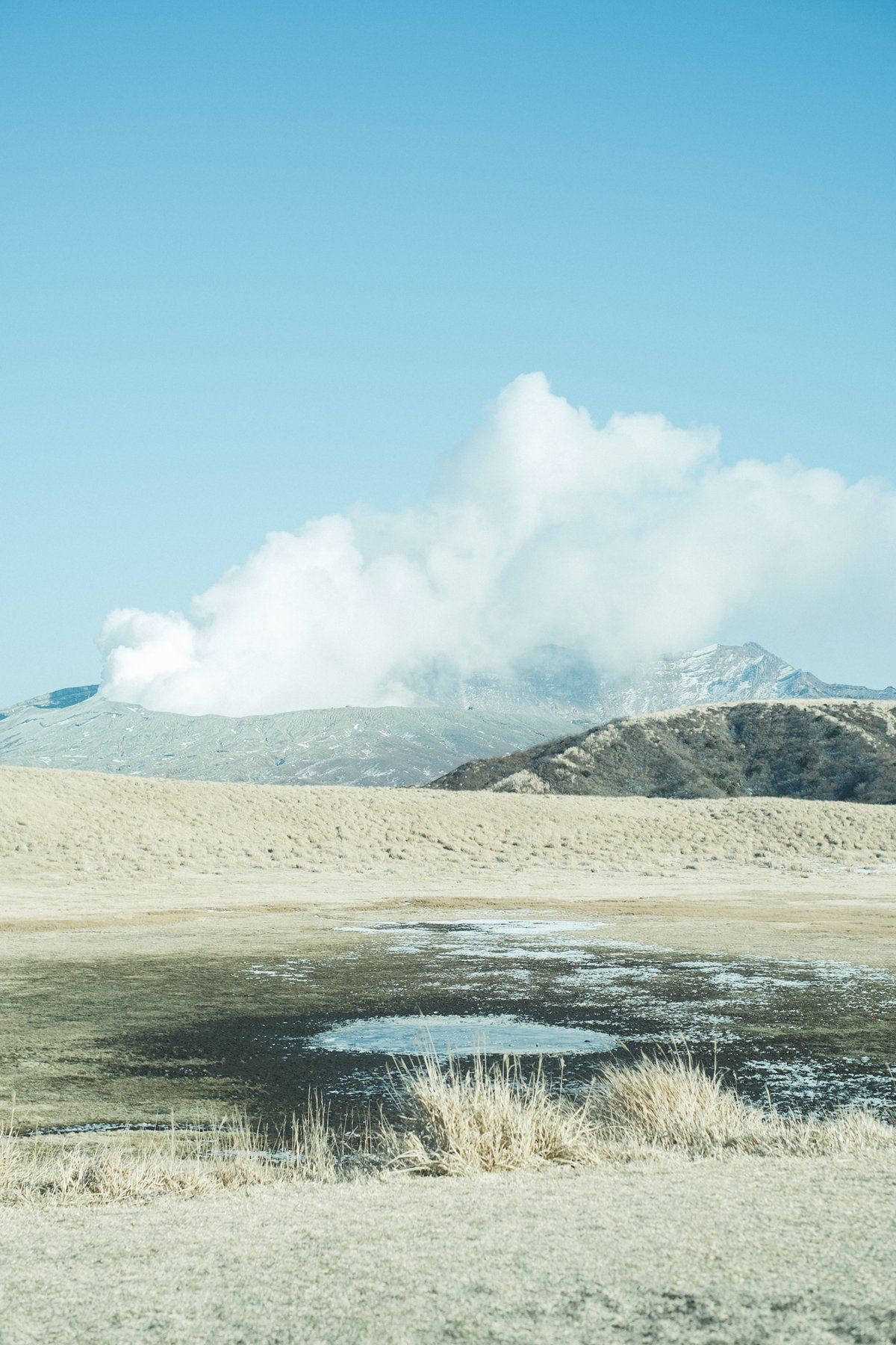 草千里の馬たちと迎える朝。/GFX50SⅡ /mitakon65mm f1.4｜Rintaro Shimada