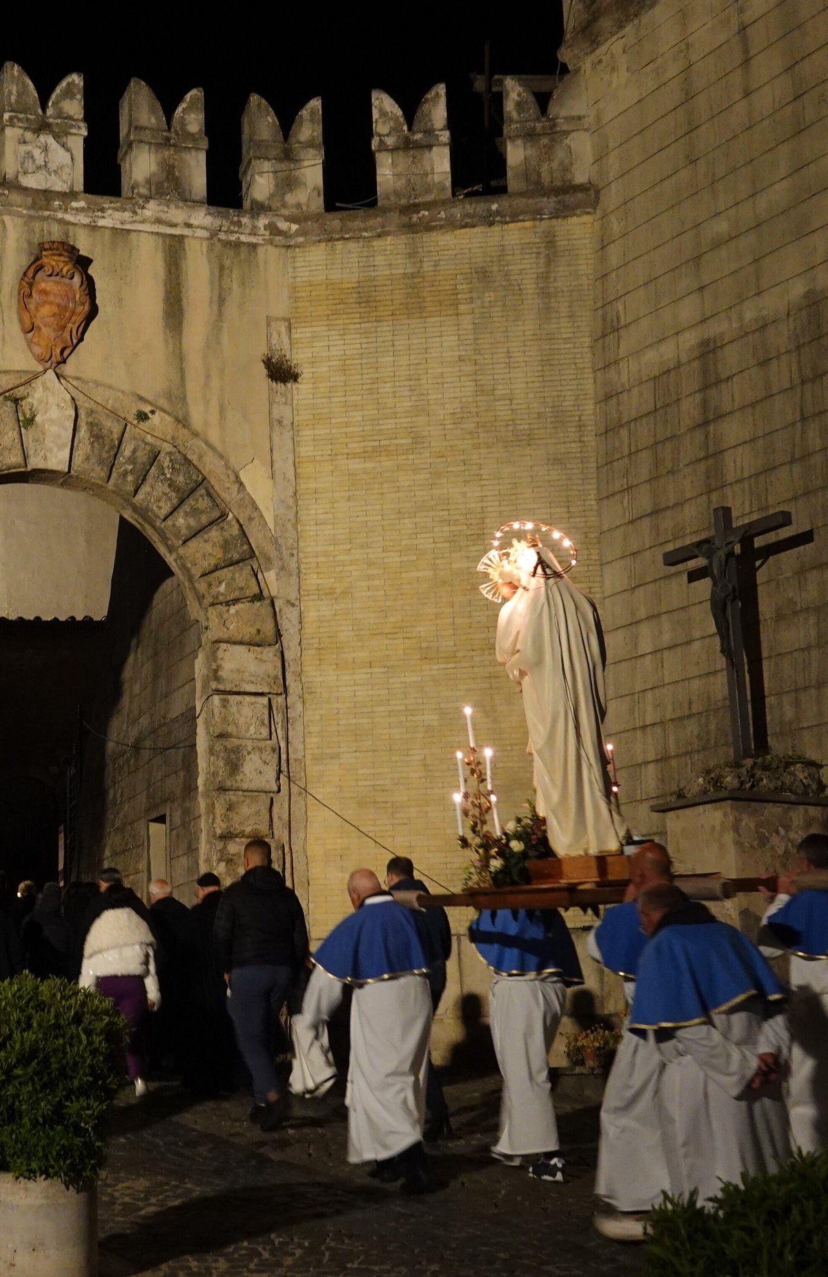 天使たちが運んだ善きすすめの聖母子画｜J plus S