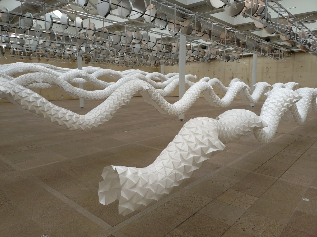 生命のつながりを形にする、アナ・オースティング～Ana OostingBreaking Waves at Beelden aan Zee in ...