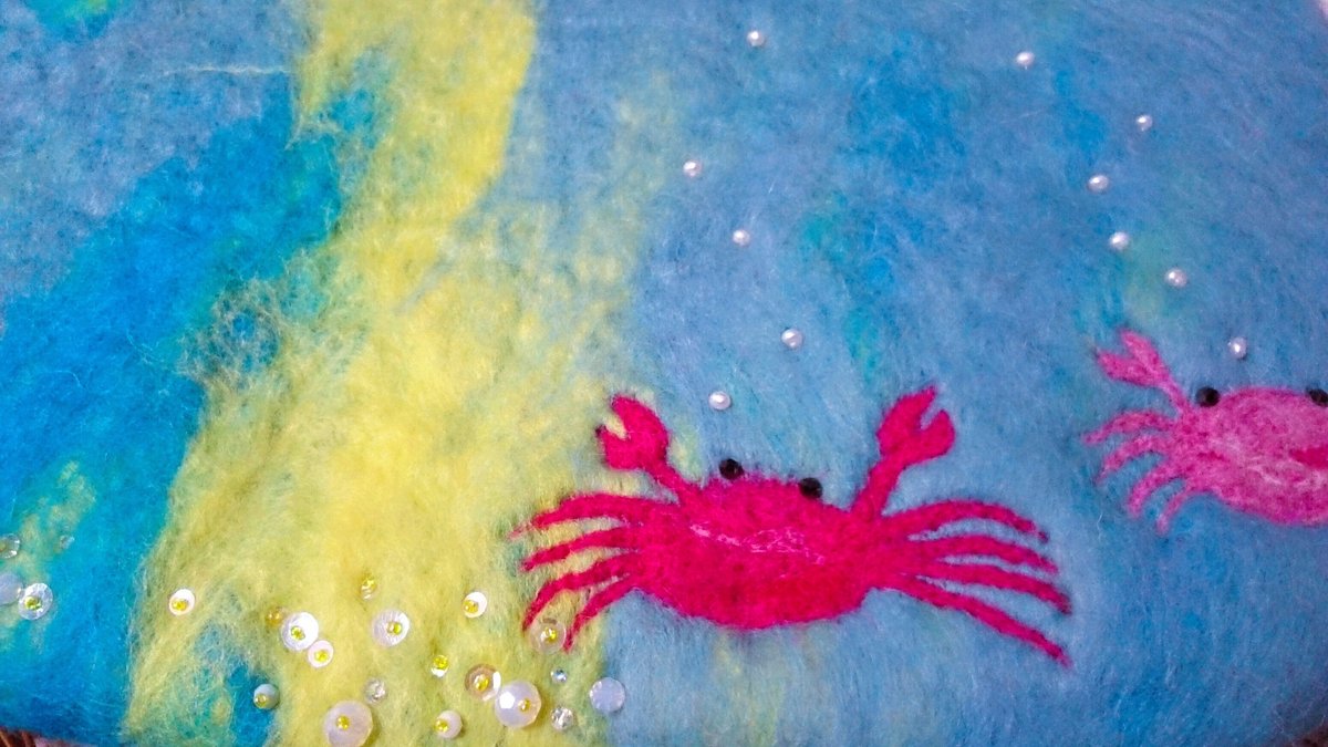 宮沢賢治「やまなし」羊毛フェルトのバッグ｜てしごと｜Ise-roku☆こどもの日本語教材について考える