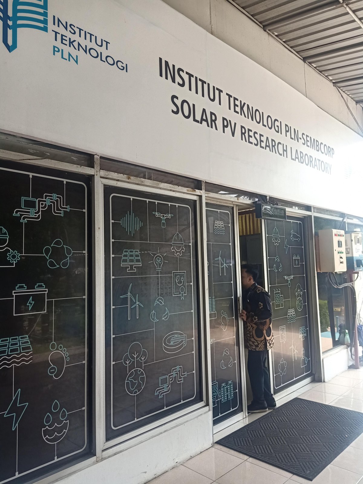 PLN工科大学へ行ってきました｜杏子スパルディ - ことばで旅するインドネシア