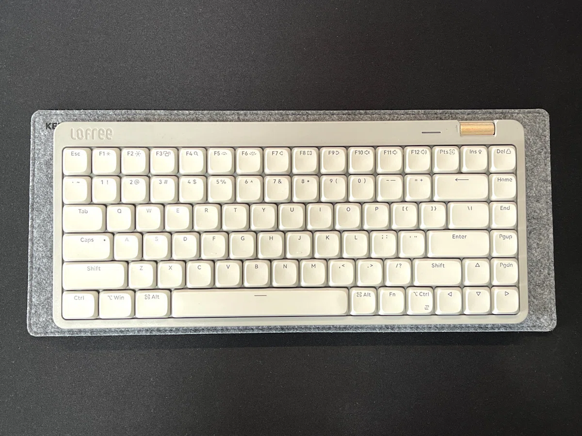 KEEBMAT｜キーボード用のマット。静かさを取るか、タイピングしやすさを取るかのトレードオフ｜AIKE/あいけ🐈️趣味人