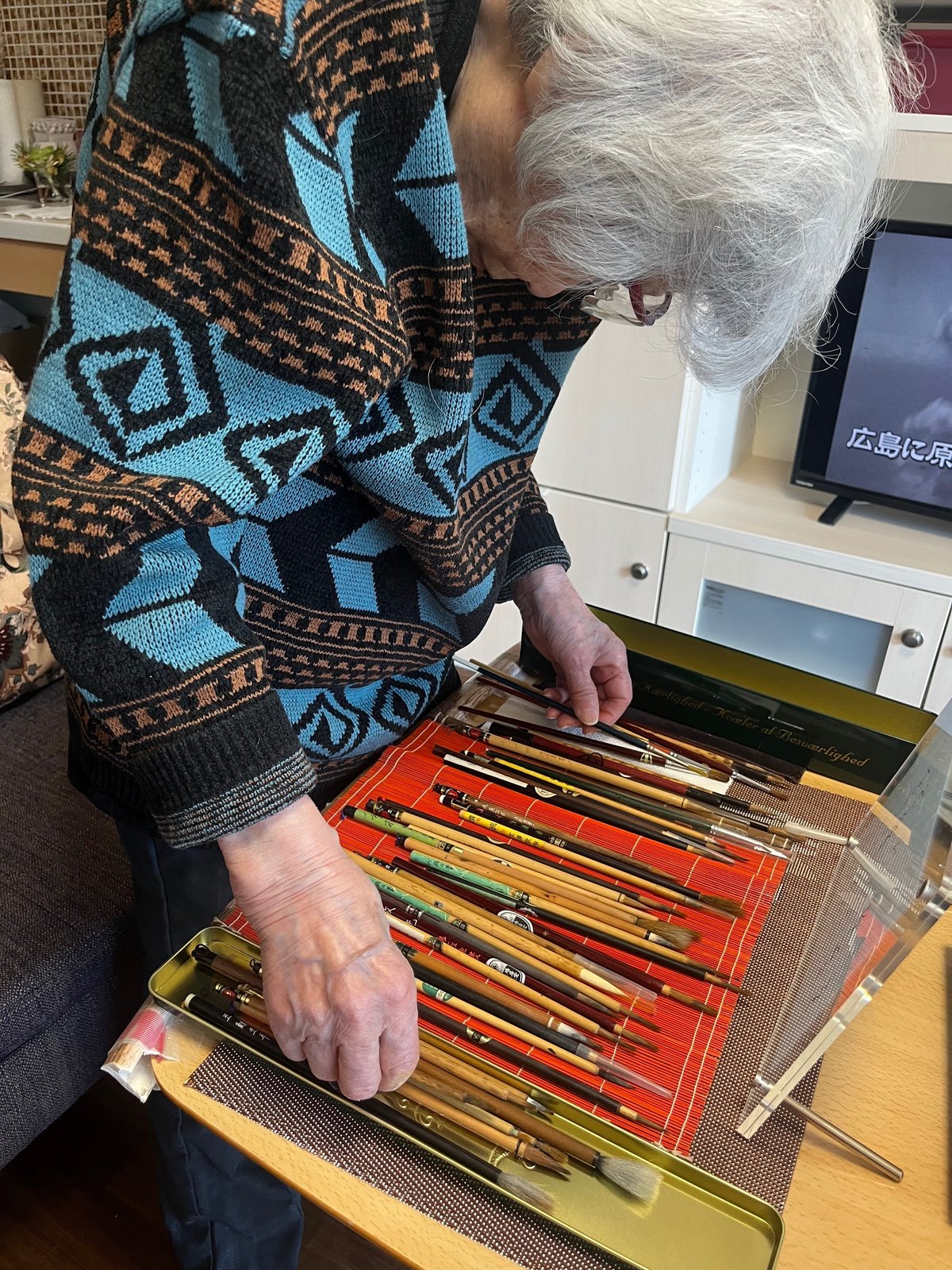 筆、筆、そして筆。母、60代の記憶。｜月島EHON Dreamer