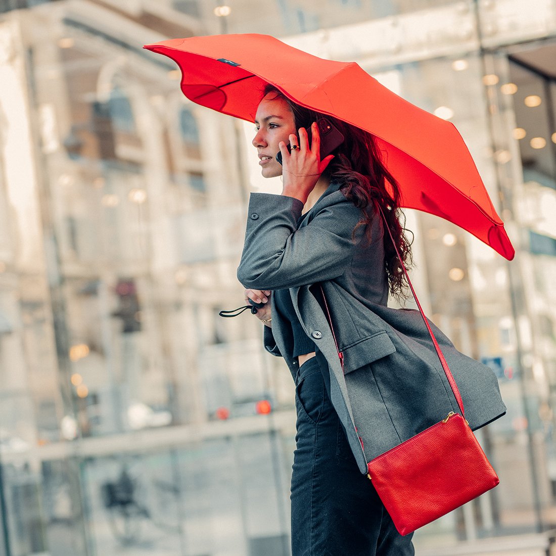 風速31m/sの「非常に強い風」に耐える。BLUNT折り畳み傘がさらにバージョンアップ。強力なUVカット版も限定登場。｜AssistOn