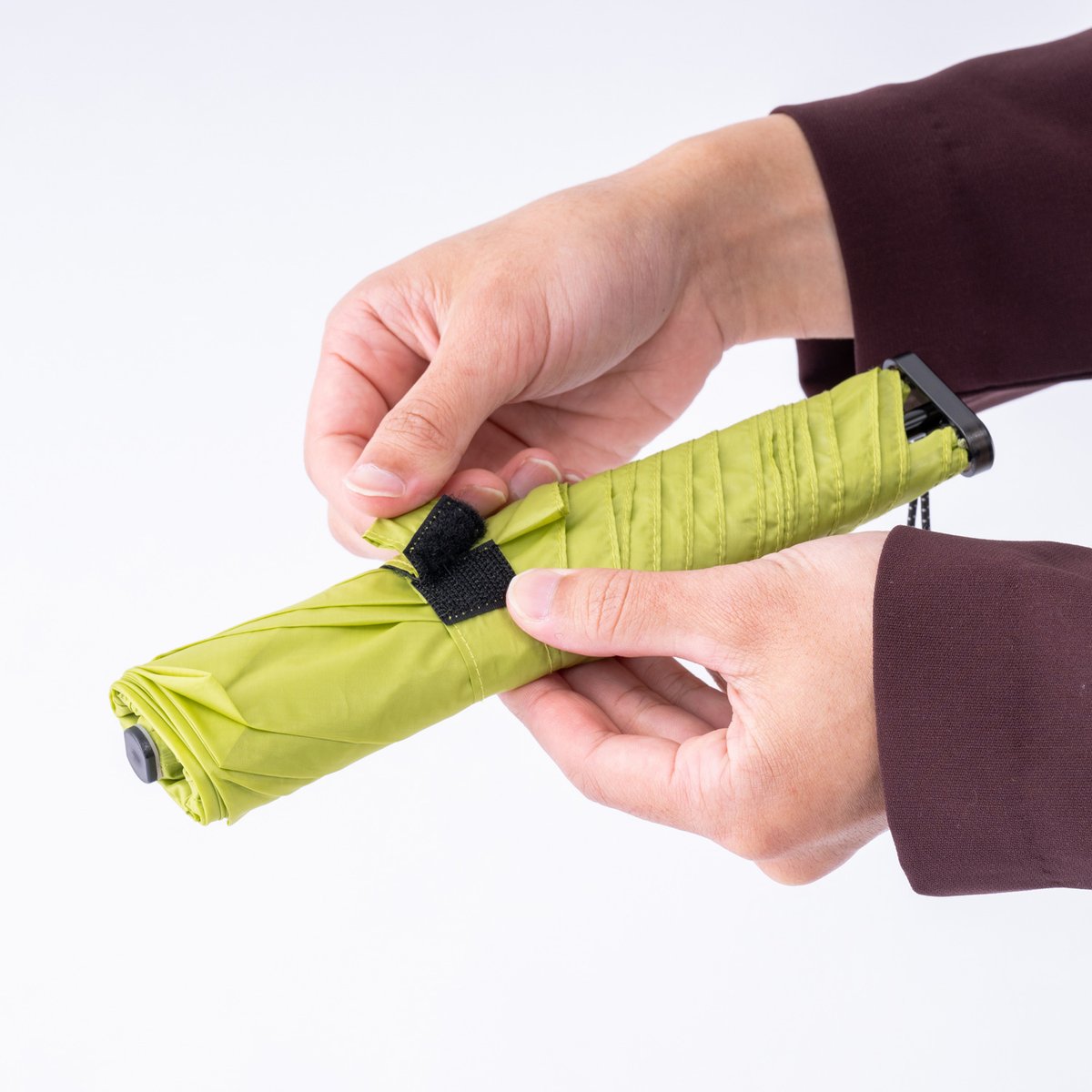 旅行に持っていくべき！薄型で多機能な折りたたみ傘「FLATLITE® Standard」｜傘クリエイター つじのよしひろ