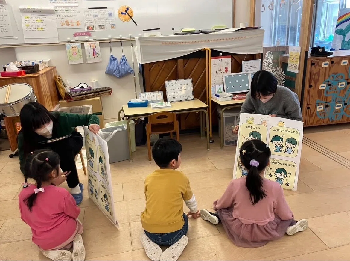 We held a reading session for the 'Magic Picture Book That Makes You ...