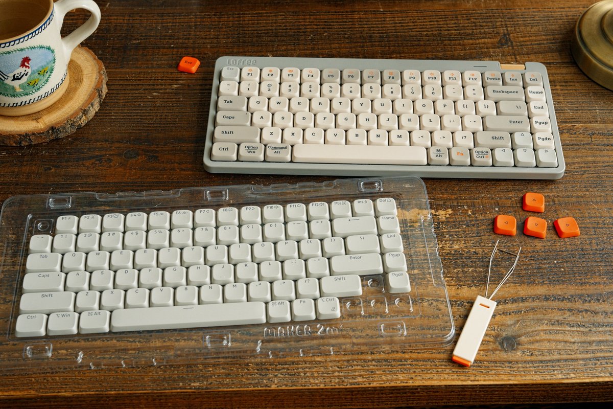 レトロでかわいい、愛用キーボードとPCモニター｜Morning Mallow