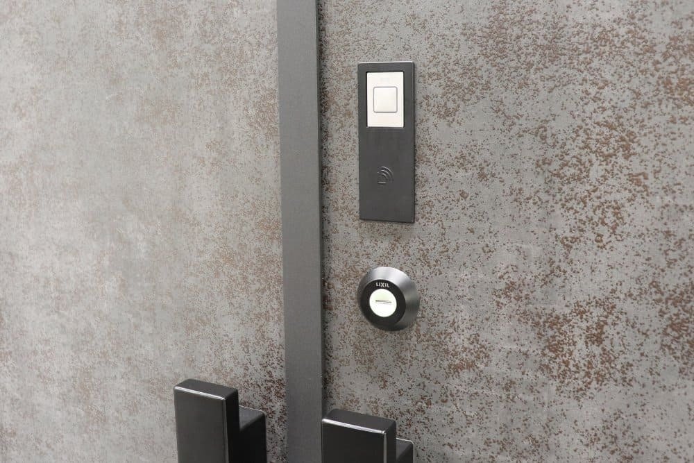 関西エクステリアフェア2025｜LIXIL｜新商品「開き門扉AX」＆「FamiLock」をご紹介！｜エクスガーデンナビ(エクステリアとガーデンのお店)