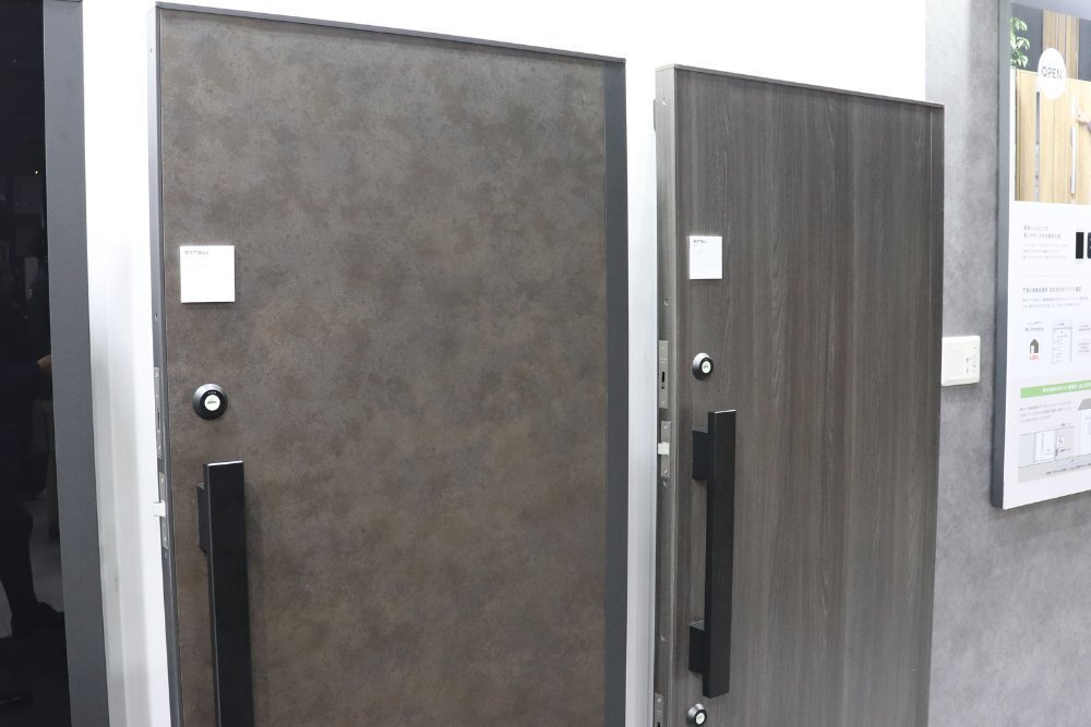 関西エクステリアフェア2025｜LIXIL｜新商品「開き門扉AX」＆「FamiLock」をご紹介！｜エクスガーデンナビ(エクステリアとガーデンのお店)