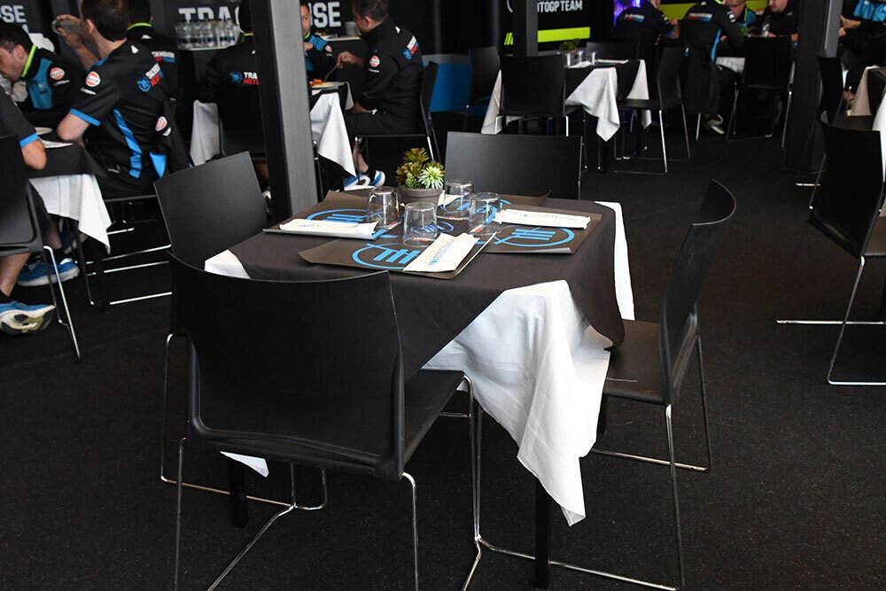 MotoGPの“裏側”を訪ねて｜トラックハウスのホスピタリティに潜入。小椋藍の好きなホスピ飯とは…？｜伊藤英里_Eri Ito