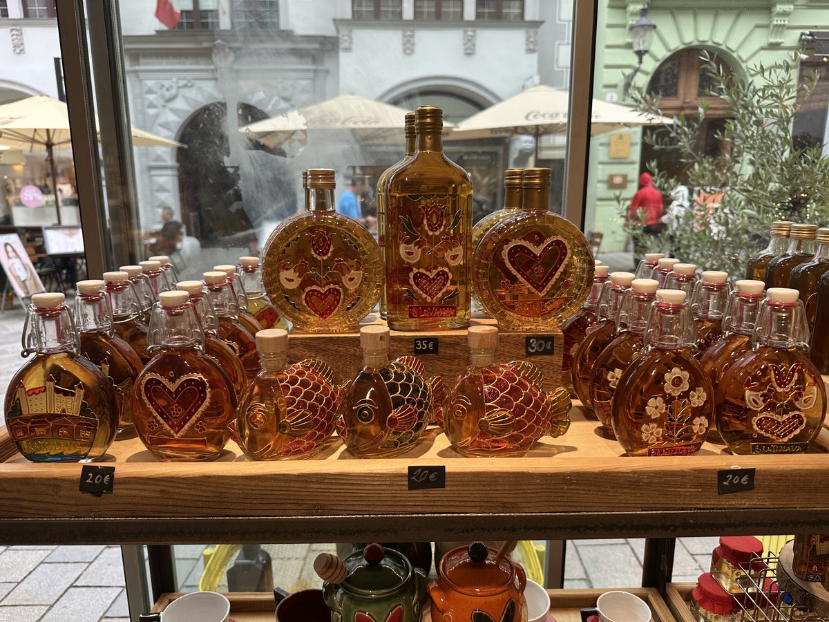 ブラチスラバの蜂蜜専門店でLinden Blossom Honeyを買い求める｜Dr. Kano