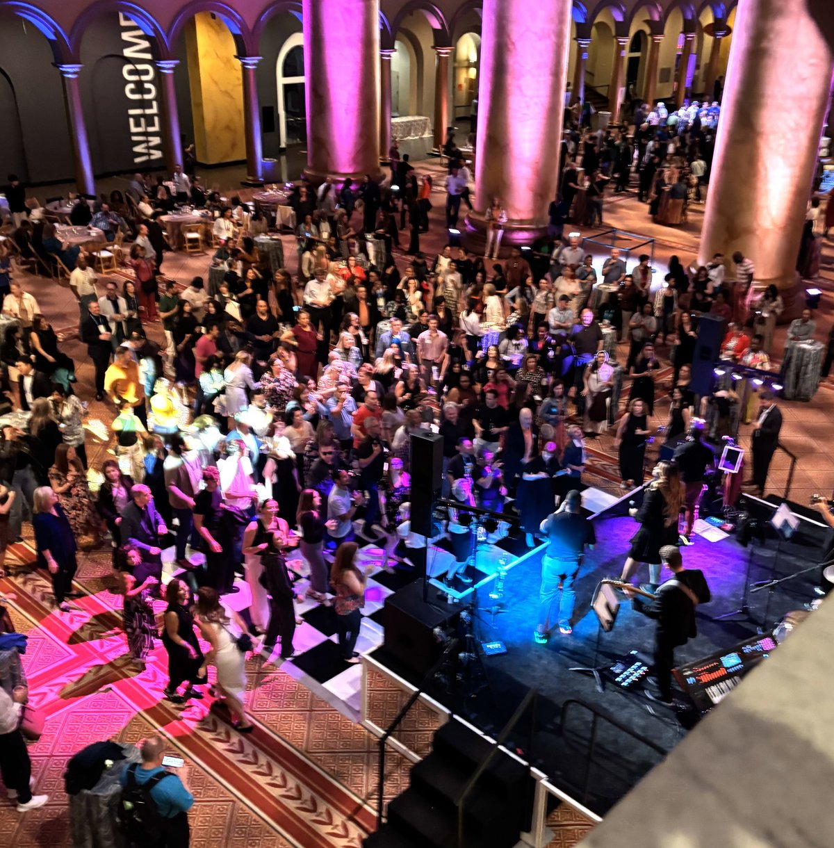 AI、EQ、癒しの犬！ATD25のキーワードから知る未来の人財育成｜日立アカデミー