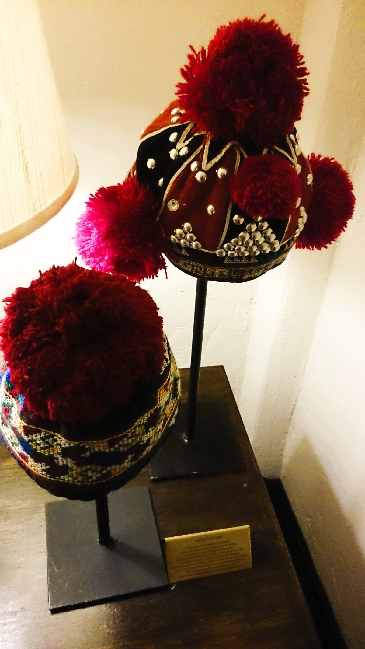 タマリンドホテルとタイ山岳民族のタッセル｜てしごと｜Ise-roku☆こどもの日本語教材について考える