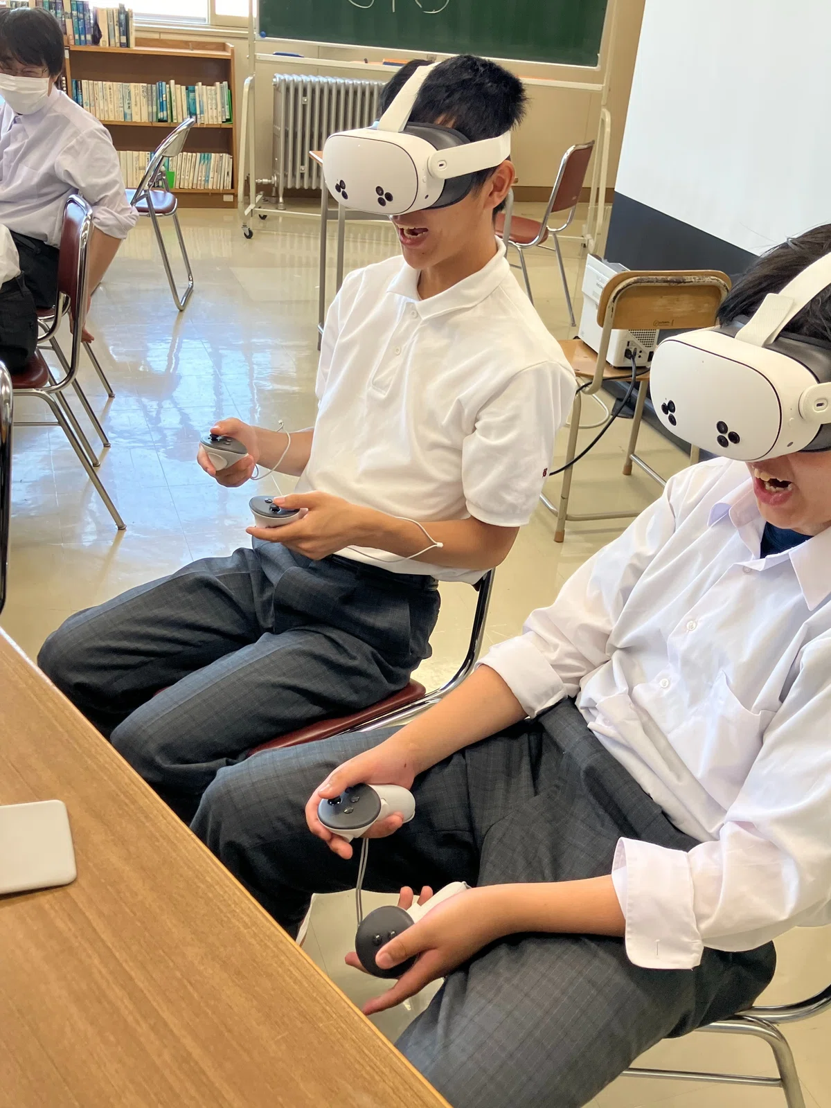 VRゴーグルと格闘中｜北海道美深高等学校公式note