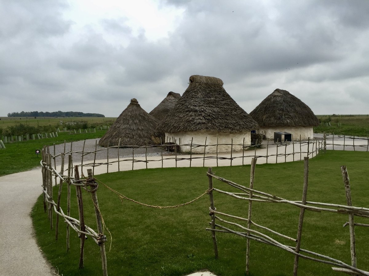 ハンバーグとストーンヘンジ｜Azuki Smith