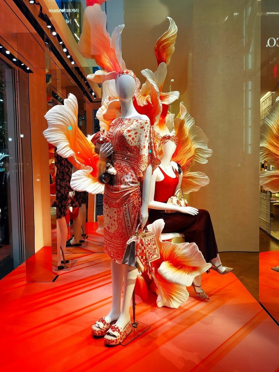 ブランドの伝え方 ブランドの100周年ブランド・コンセプト 「フェンディ リボン」 ブランドの流動性と革新性｜cyberk 島田浩司 事業開発 ...