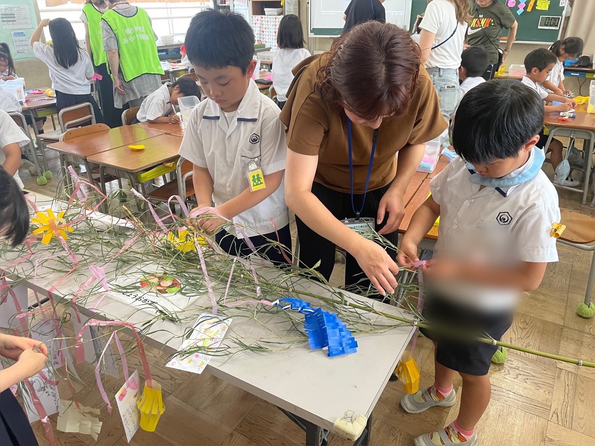 1年生 図工 ちょきちょきかざり②｜泉大津市立楠小学校