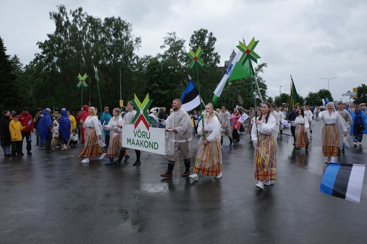 エストニア、5年に1度の歌と踊りの祭典そしてCurly Strings｜Natsuka Muto