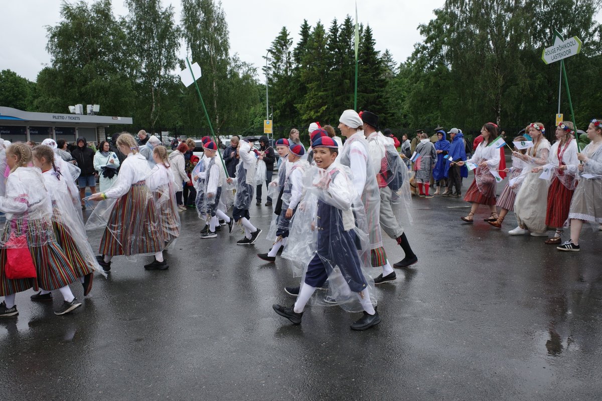 エストニア、5年に1度の歌と踊りの祭典そしてCurly Strings｜Natsuka Muto