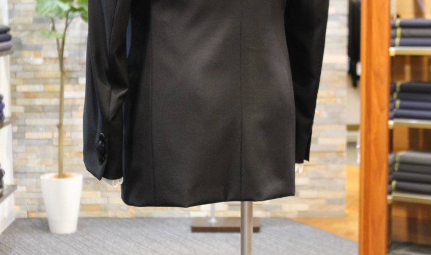 センターベントとサイドベンツ。テーラーのスタッフが語ってみた。｜Supremo_ginza