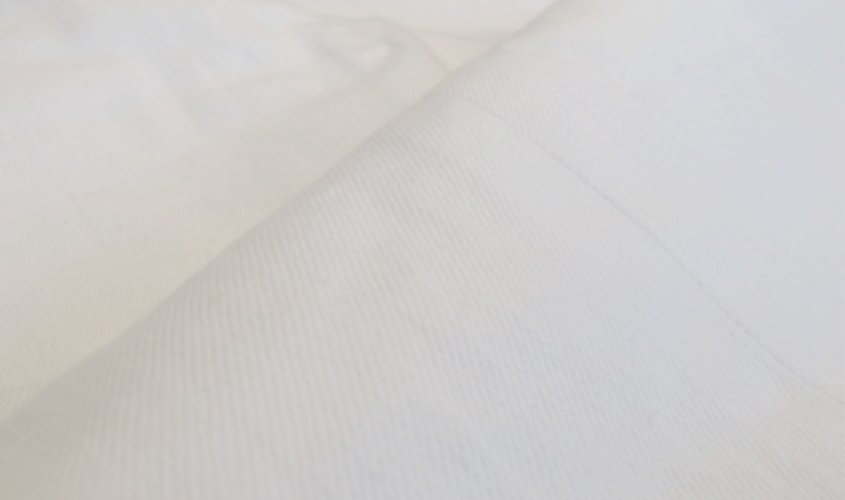 汚れるのに”なぜ夏は白パン”なのか｜Supremo_ginza