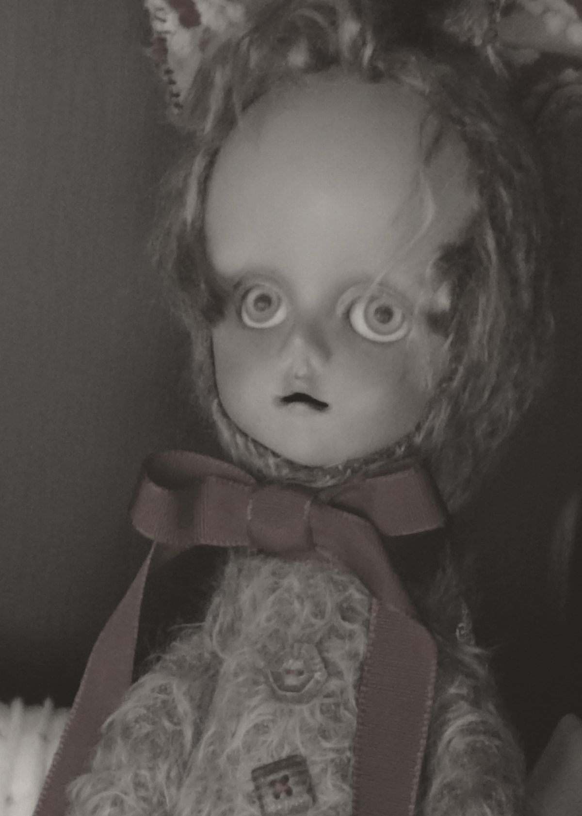 人形、キャビネットの中は。｜yamo