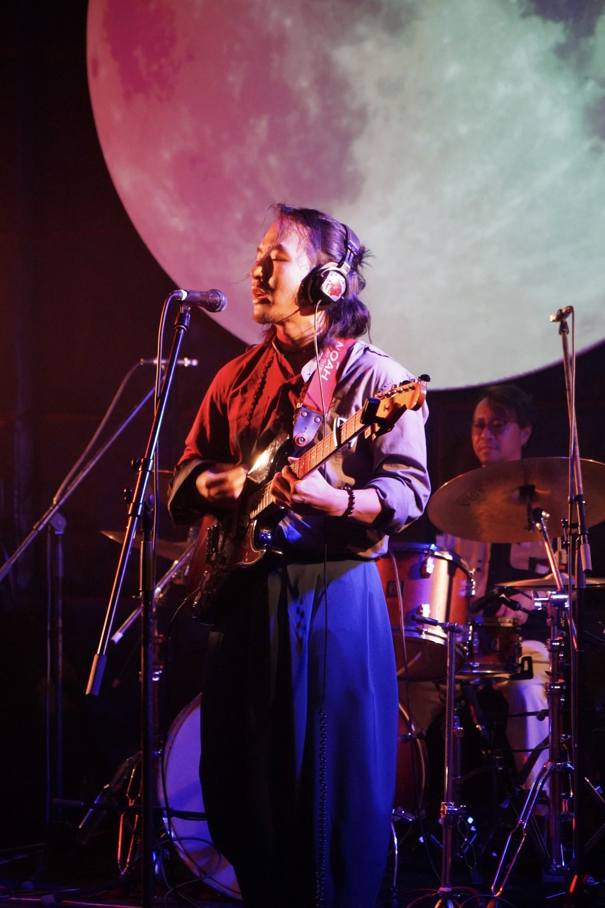 【ライブレポート】4人のヴォーカリストと共にクエック（Quyech）が描き出したベトナム・インディーの「現在」（大石始）｜midizine ...