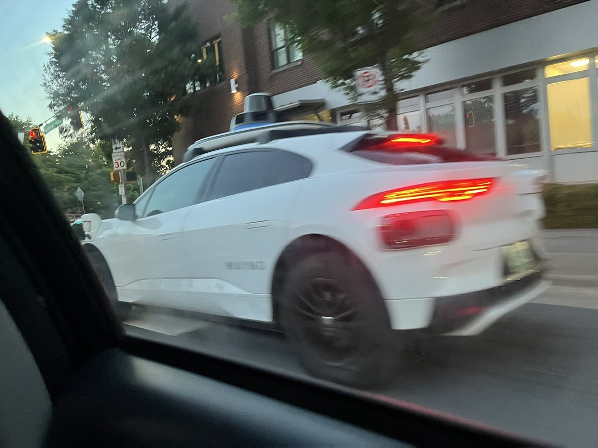 ICRA 2025に現地でワークショップ参加 & ポスターセッション発表して来ました！🎊 ️｜株式会社EARTHBRAIN Engineering Team