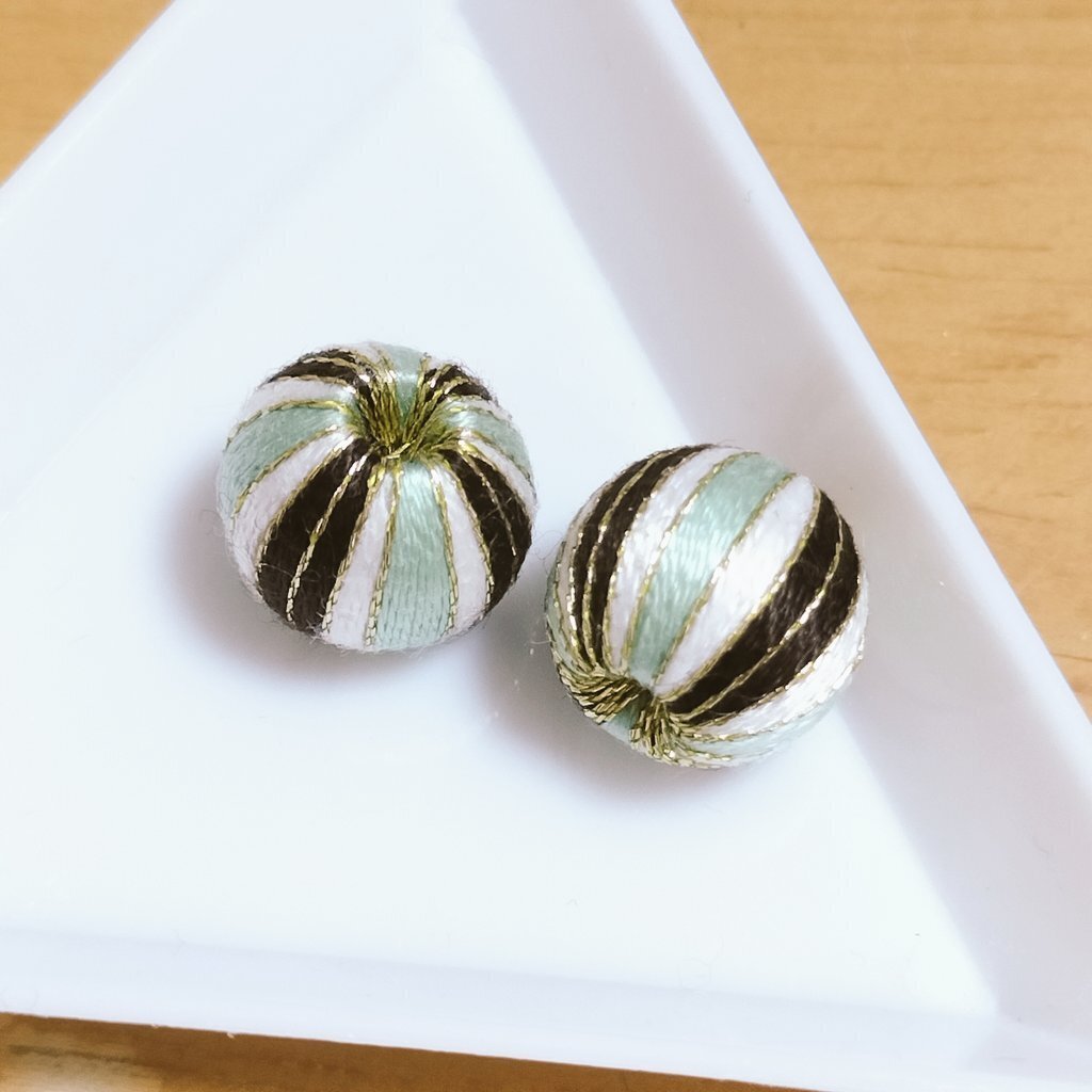 巻き玉ピアス〜チョコミント色量産中！｜Sunrot（サンロート）〜巻き玉＆マクラメ・ハンドメイドアクセサリー