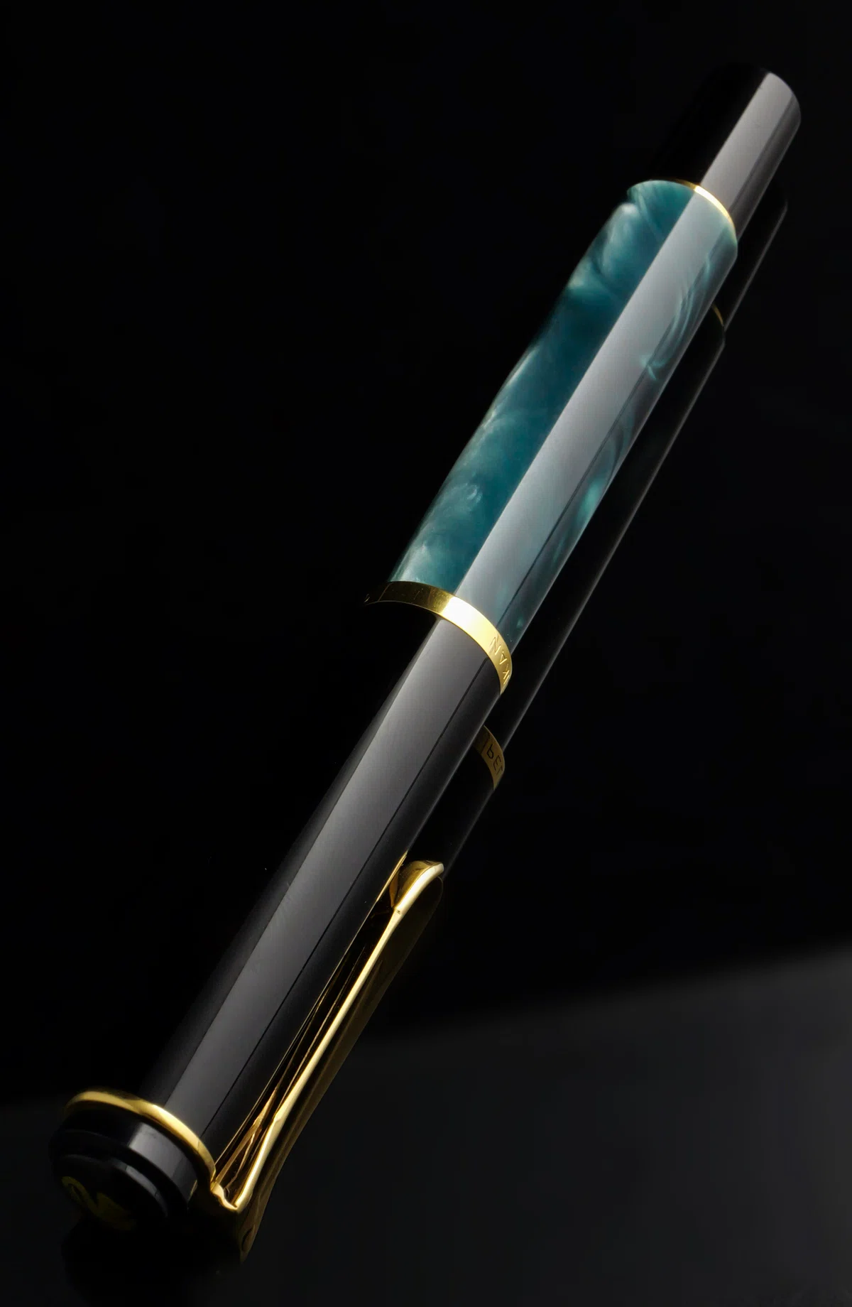 Pelikan Classic M200: Green Marbled and Brown Marbled｜Hideo Takehara