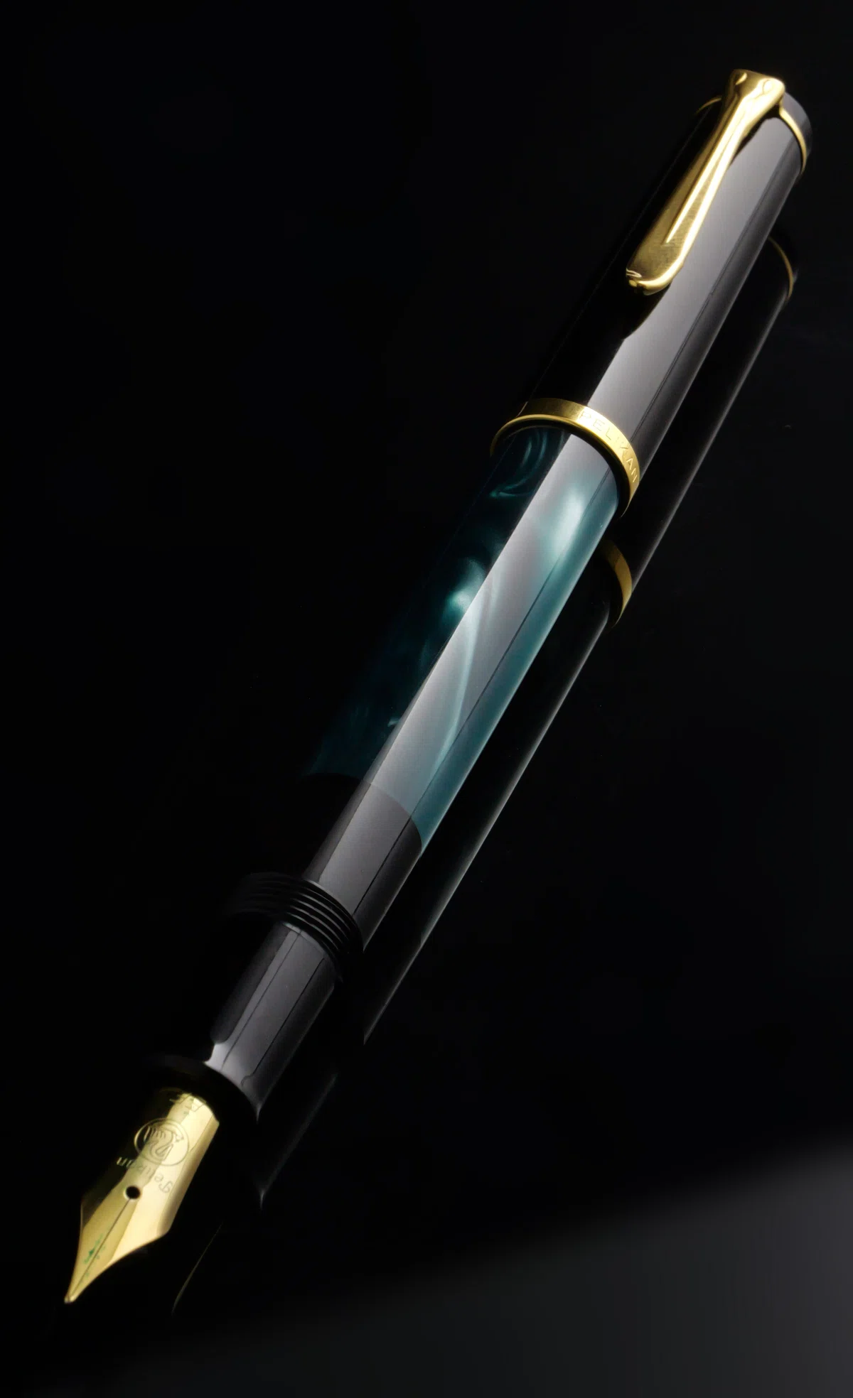 Pelikan Classic M200: Green Marbled and Brown Marbled｜Hideo Takehara