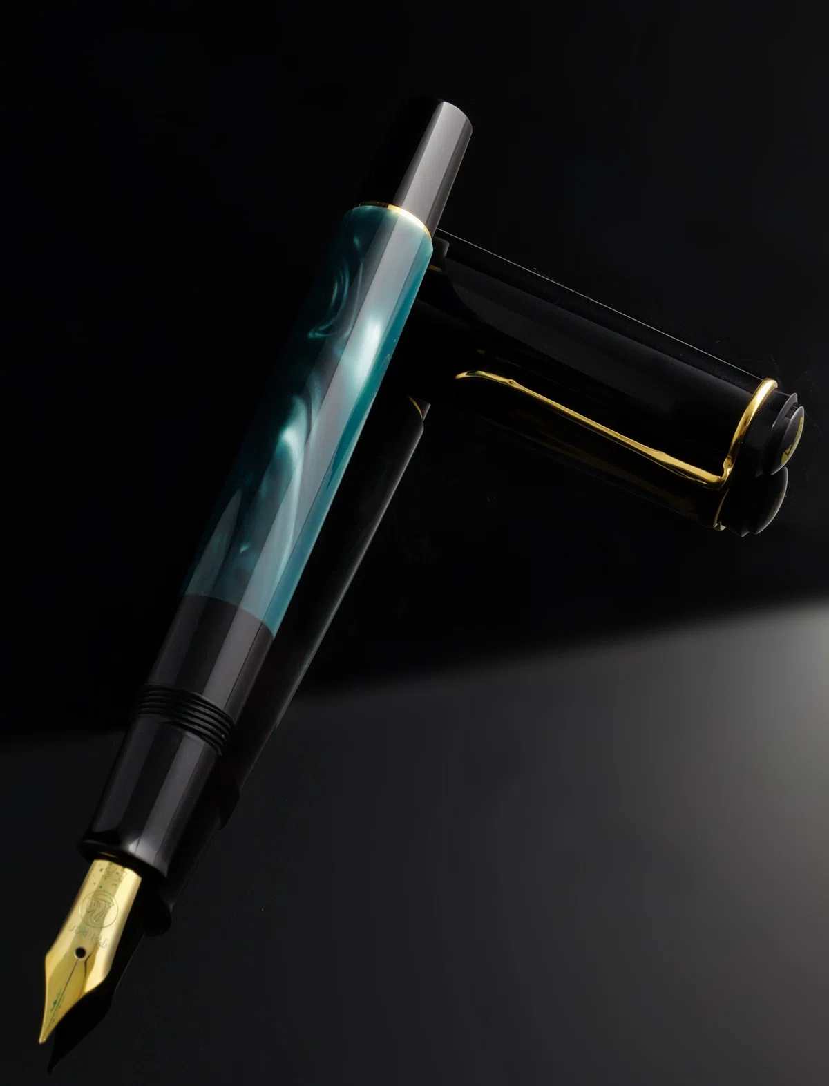 Pelikan Classic M200: Green Marbled and Brown Marbled｜Hideo Takehara