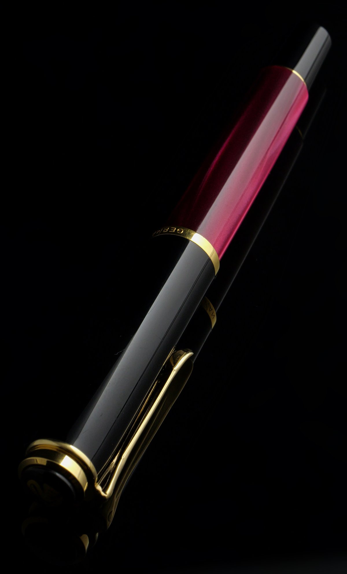 Pelikan Classic M200: Red Marbled｜Hideo Takehara