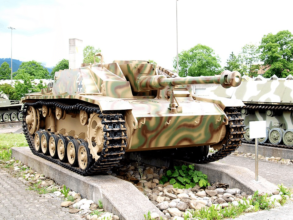 永遠の課題！！筆塗りで迷彩塗装をやってみる！｜でこぽん