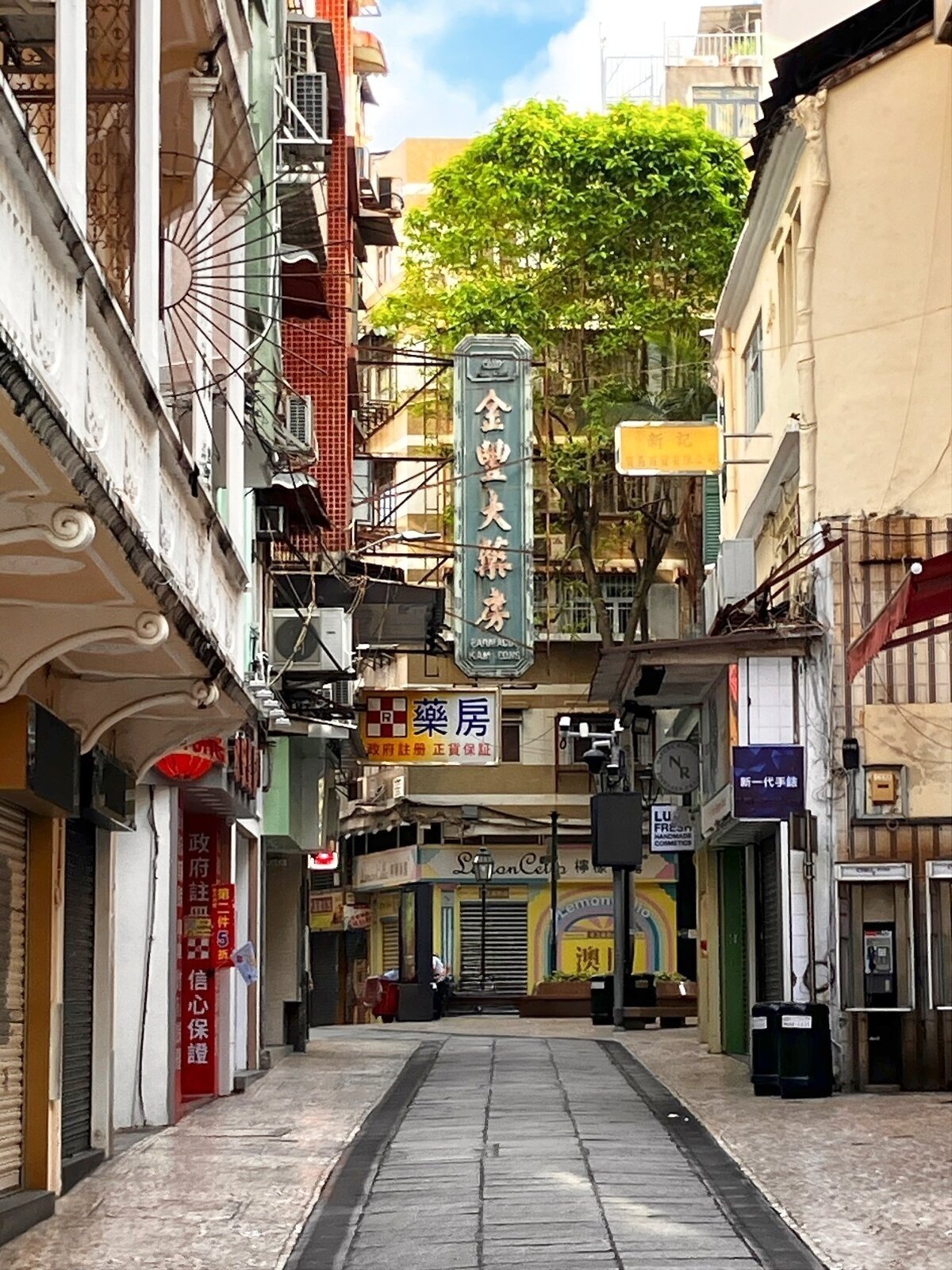 早朝の静かなマカオ旧市街散策｜ATSUKO KUSHIMA