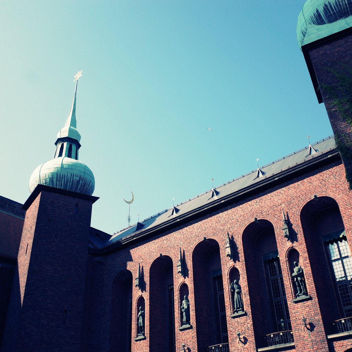 旅と建築〜スウェーデン・ストックホルム市庁舎｜Natsuka Muto