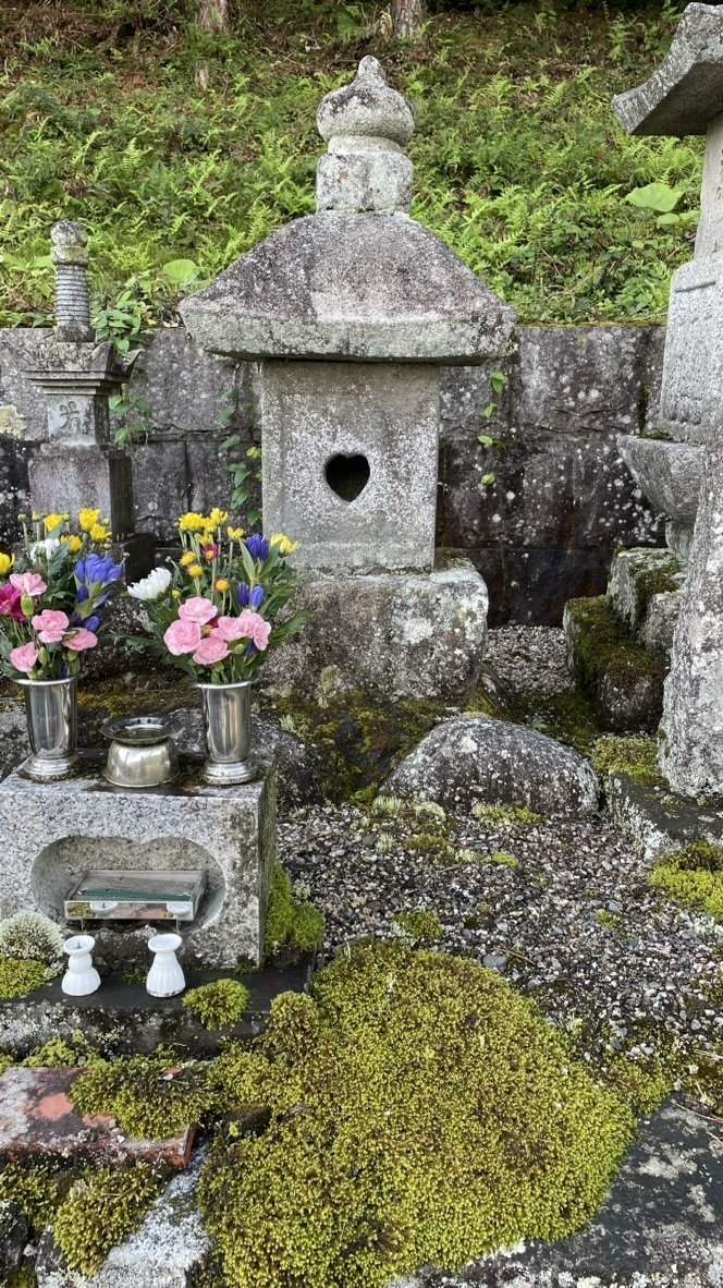 ♡ 中原兼遠のお墓｜MIKI-ISO