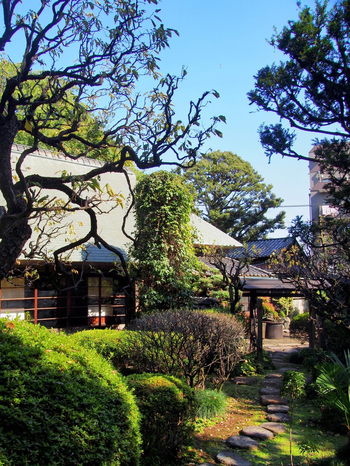 23区内に残る江戸時代後期の古民家の庭、宮野古民家自然園。｜niwa_emon