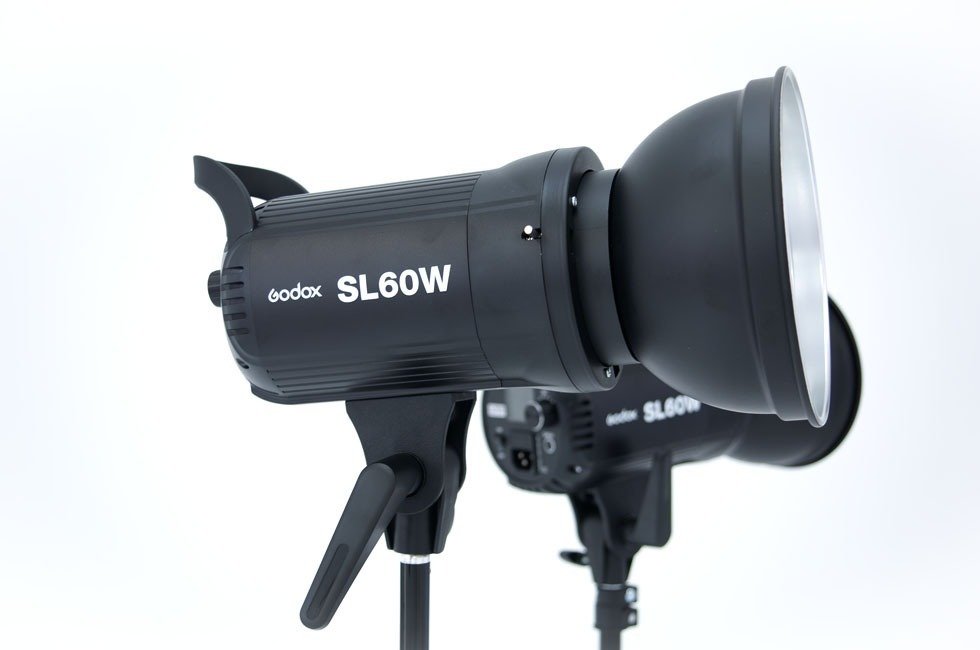 スタジオ撮影の照明選びのヒント — 定常光とストロボ、どっちが撮りたい写真に近い？｜カメラマン Pon pompom