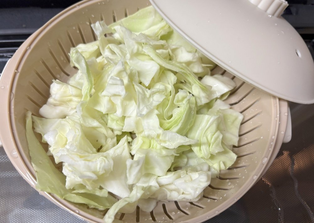 夏の調理にも｜3coinsザル付きビストロヌードル｜レンジで野菜たっぷりインスタントラーメン！｜Noco｜すまいるサプリ