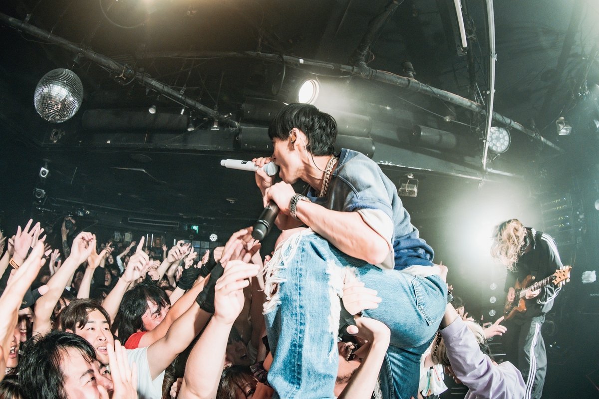 ＜3カ月連続！UVERworld 結成25周年&デビュー20周年スペシャル＞この特集を見たいけど、どうやって見るの？TVがないから見られない？と疑問をお持ちのCrewの皆さまに向けて ...