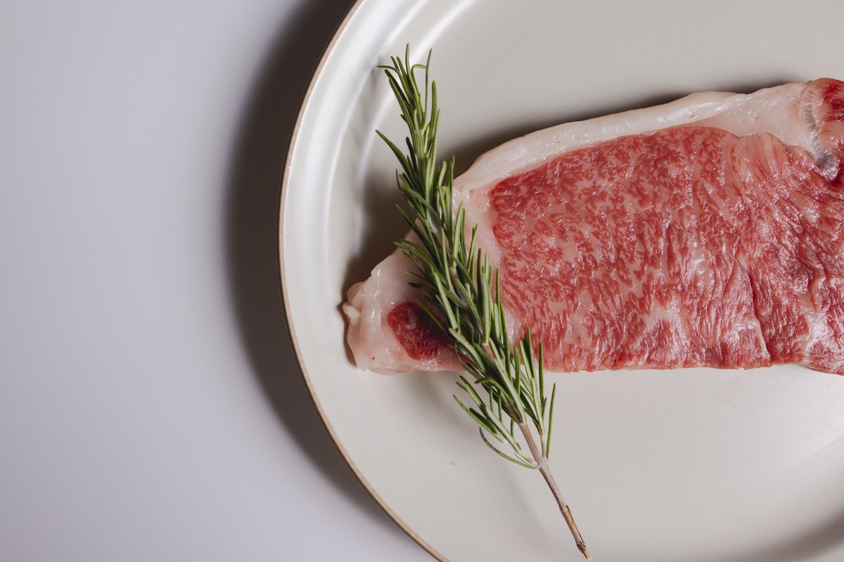 老舗の肉卸企業、新たなる挑戦にデザインの力を。ビジュアルで価値を高める。｜blank Inc.