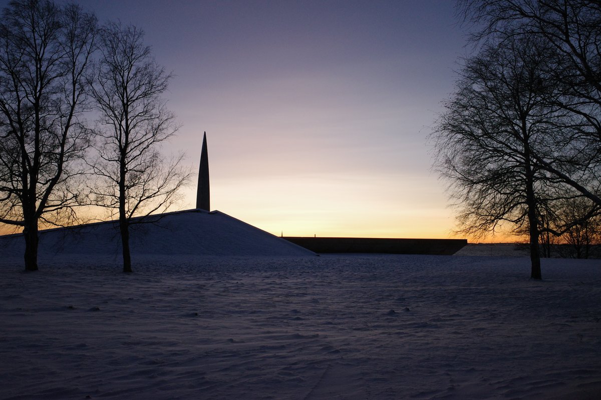 旅と建築〜タリン・マールヤマエメモリアル｜Natsuka Muto