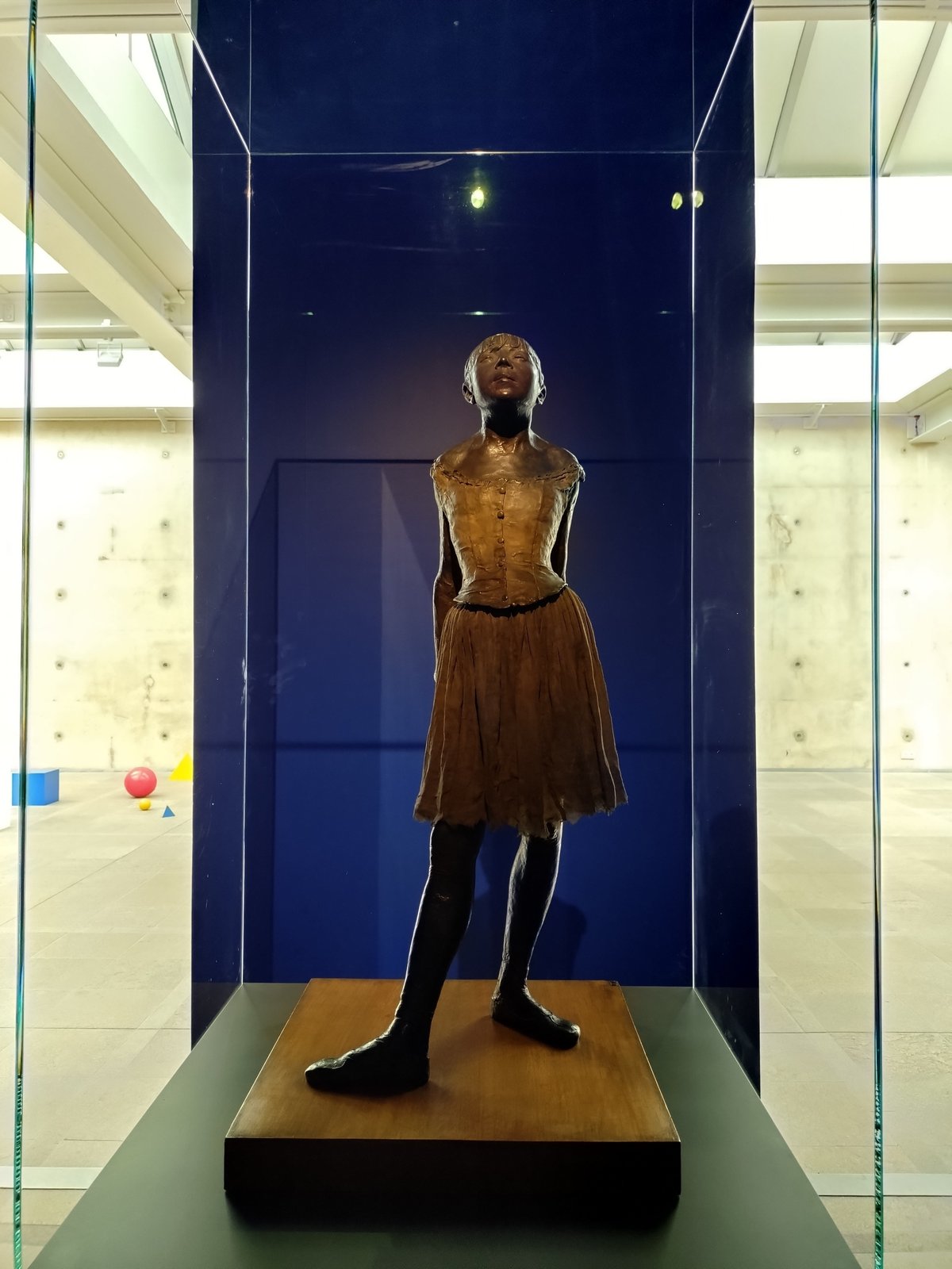 踊り子は台座を降りて──ライアン・ガンダーが描く現代のドガの踊り子～Ryan Gander x Edgar Degas - Pas de ...