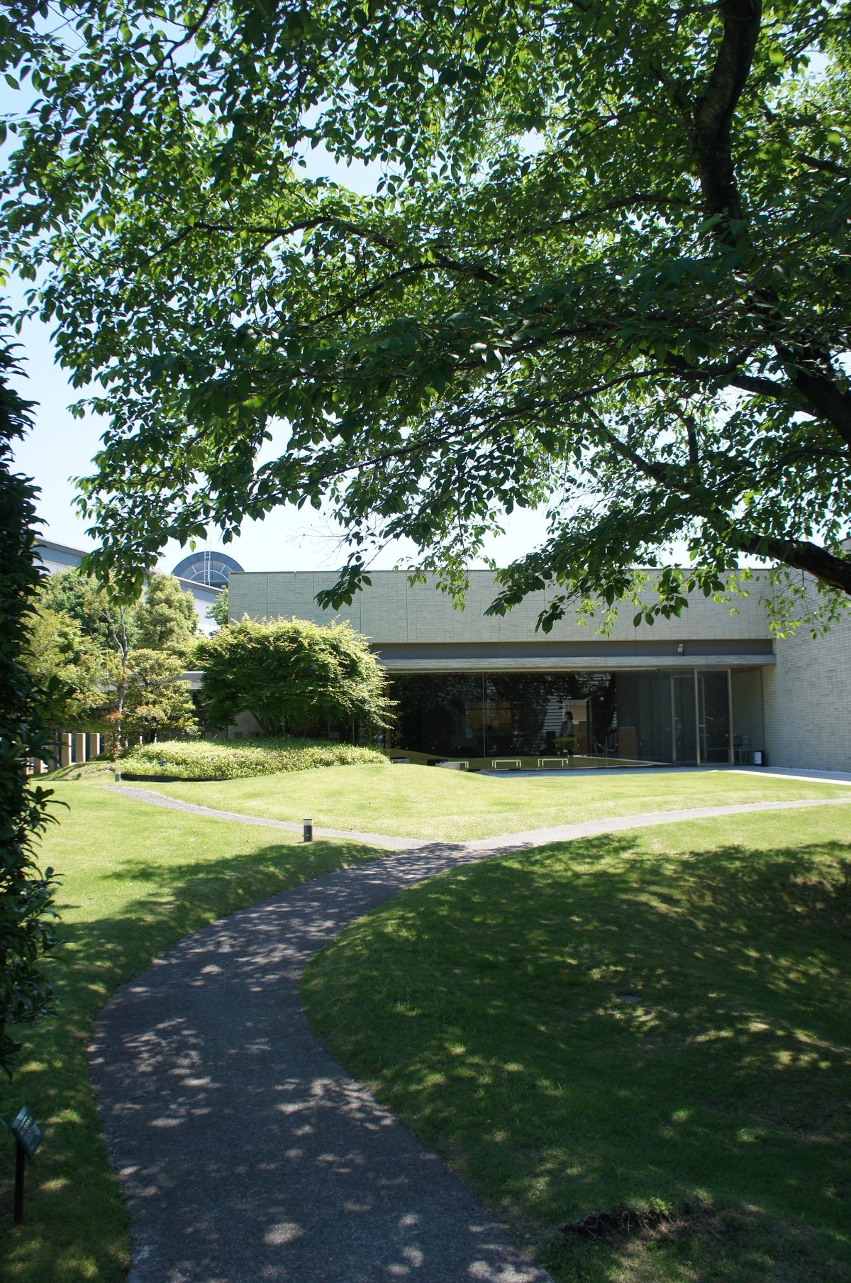 館林駅近く。製粉ミュージアムの庭園。｜niwa_emon