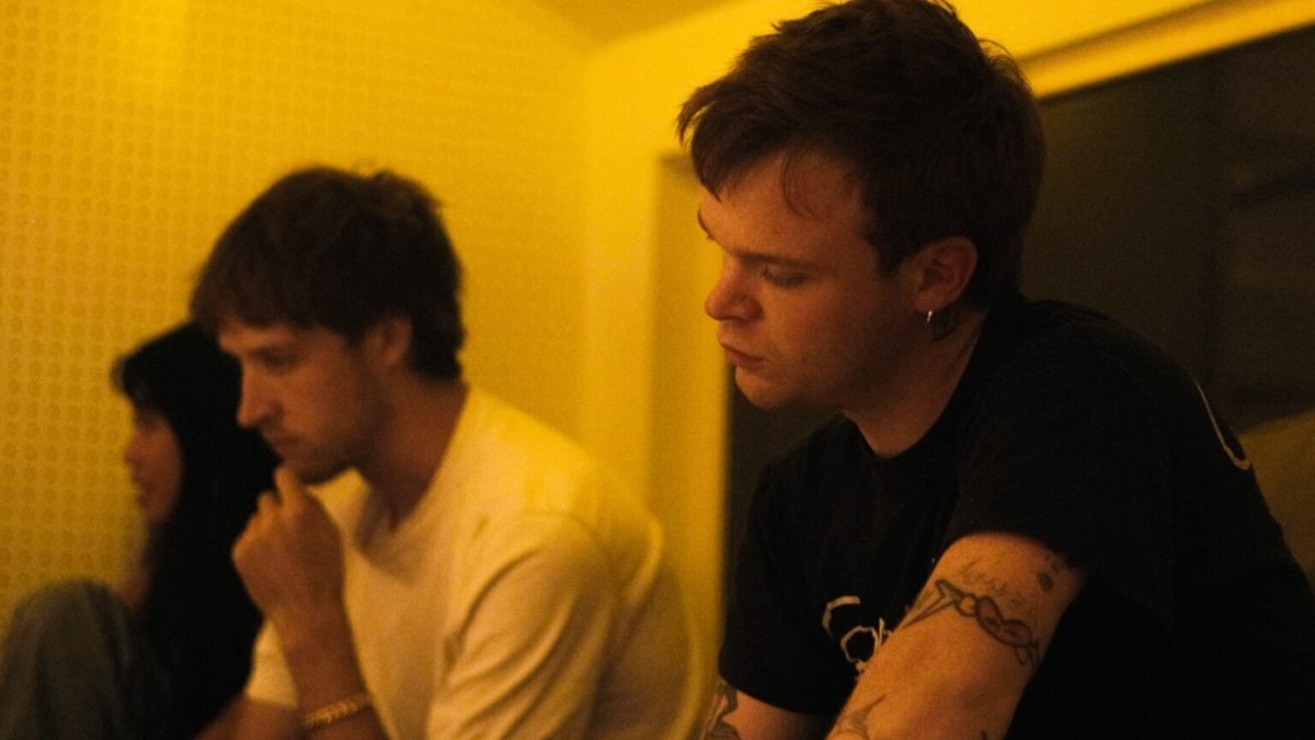 『Prema』 (Fujii Kaze) 全曲解説 1. Casket Girl 『Prema』 と振り返る80年代 ロックとR&Bの融合 ...